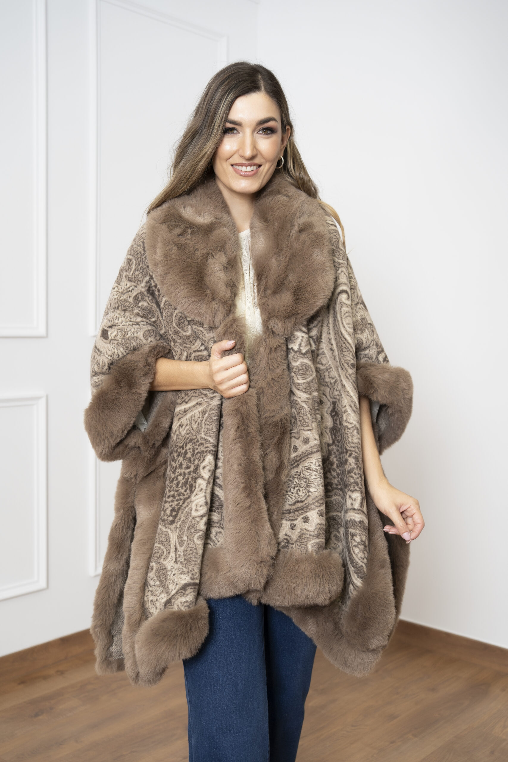 PONCHO PENELOPE MARRÓN - Laura Lendinez